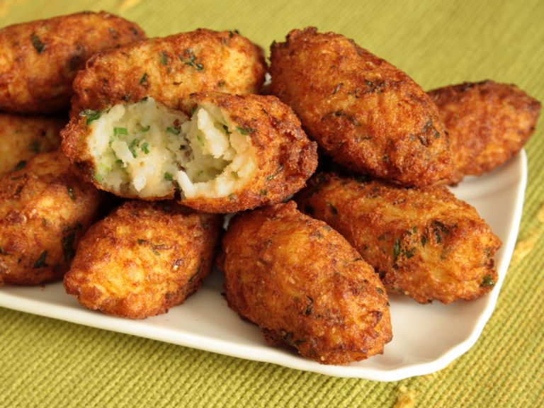 Bolinho de arroz (Rice Croquette) - Sabor Brasil